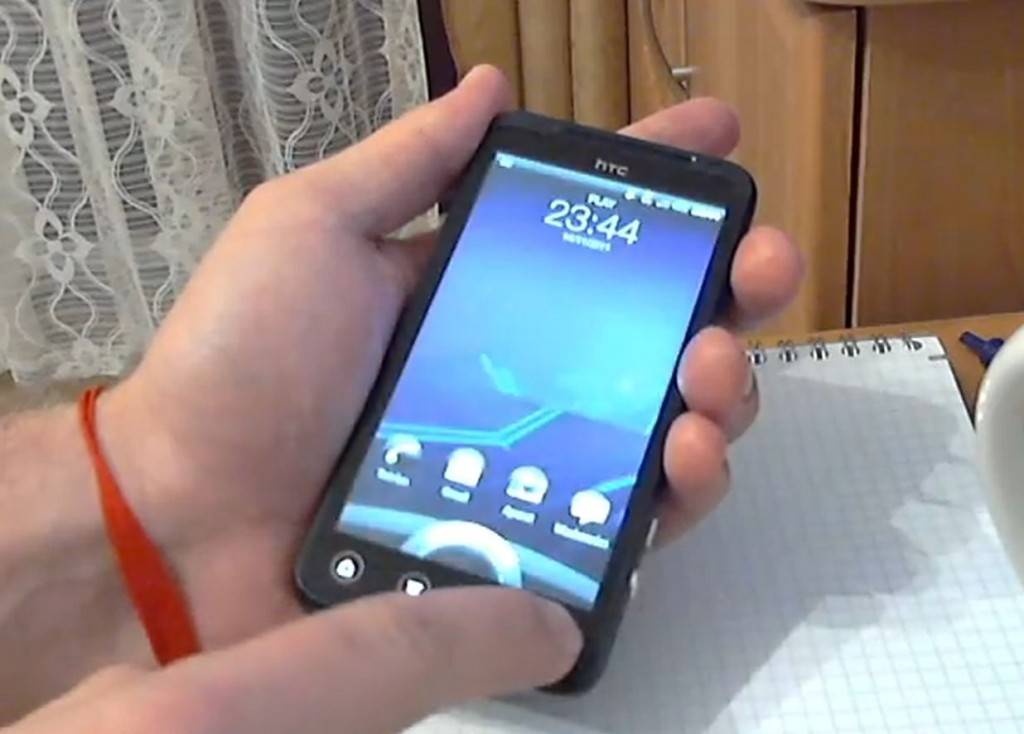 Slide 2 Wake enables locking and unlocking by sliding capacitive ...