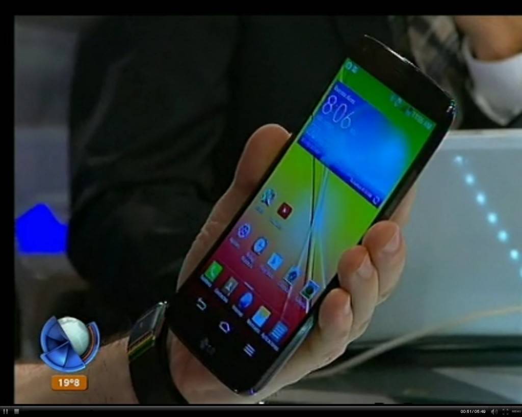 LG G Flex curved smartphone makes an appearance in actual photos ...