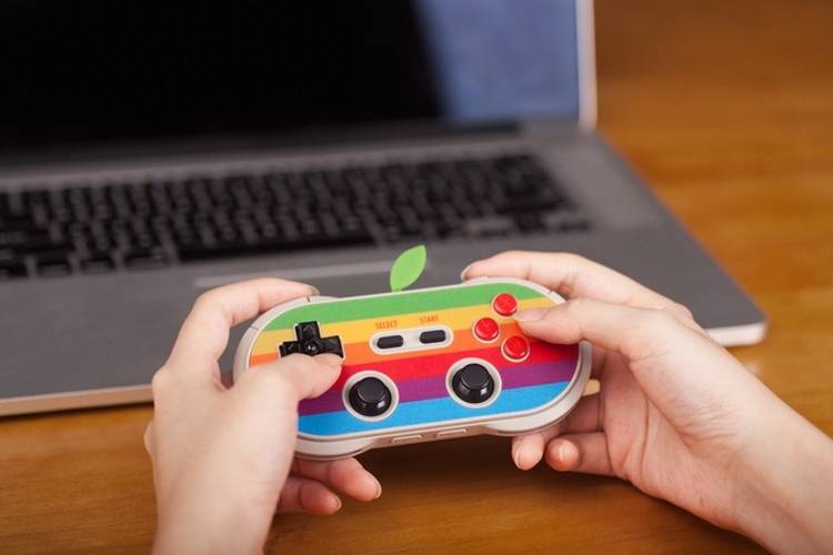 AP40 is an Apple-themed Bluetooth gaming controller for Android, asking ...