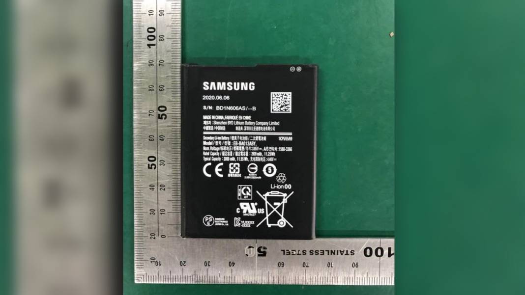 Samsung working on removable battery phone, leak suggests - Android ...